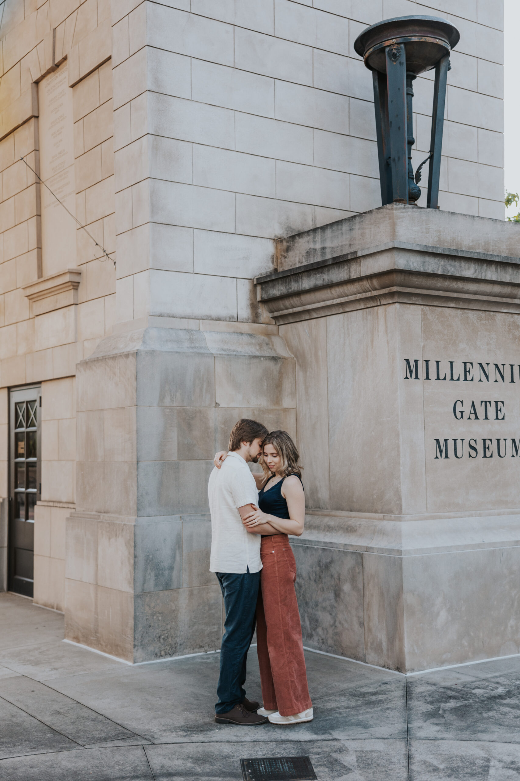 Museum Engagement Photos at Millenium Gate - rachelboydphoto.com