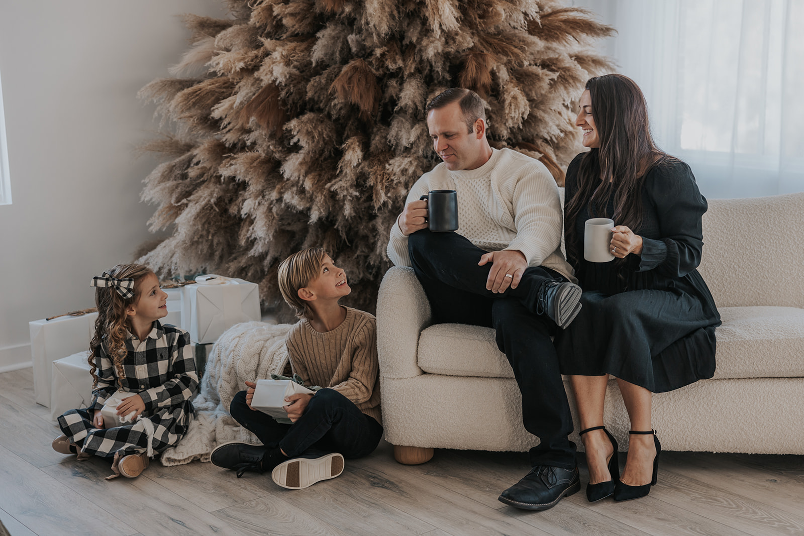 What to Wear for Christmas Photos in a Studio - rachelboydphoto.com